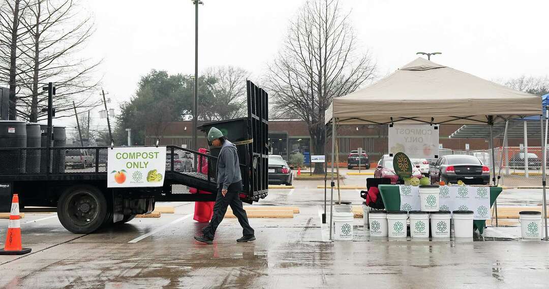How to use Houston's free composting pilot program