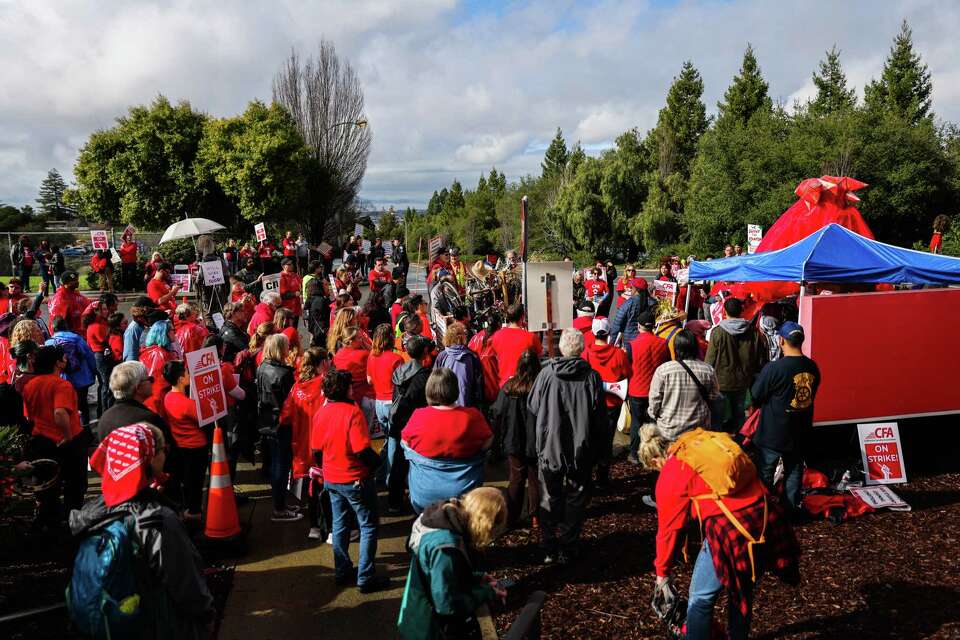 CSU, faculty union reach agreement after one-day strike