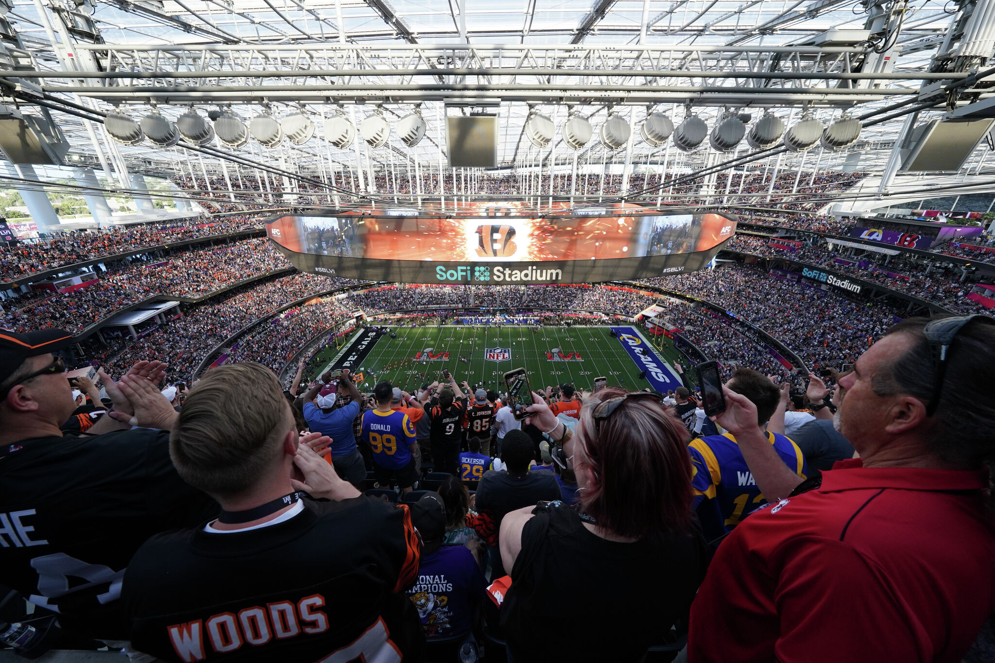 Tips for Attending the Super Bowl, According to Fans Who Have Been