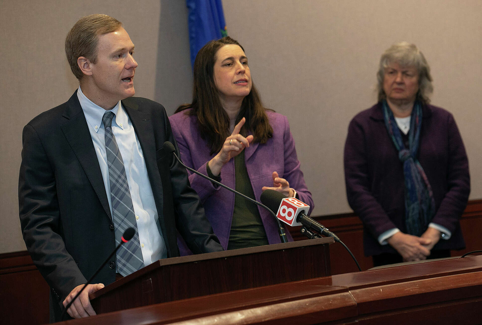 CT Dems back plan to restore centralized agency for Deaf community