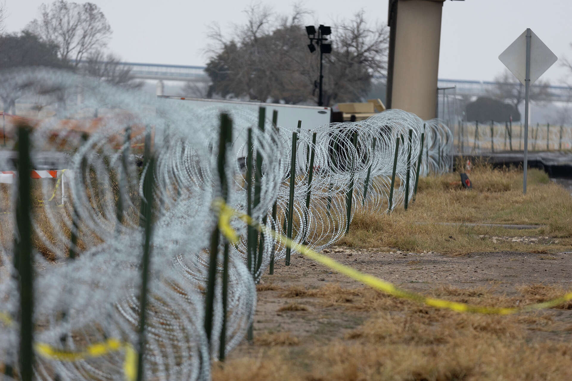 Some Republicans call for Texas to ignore Supreme Court border ruling