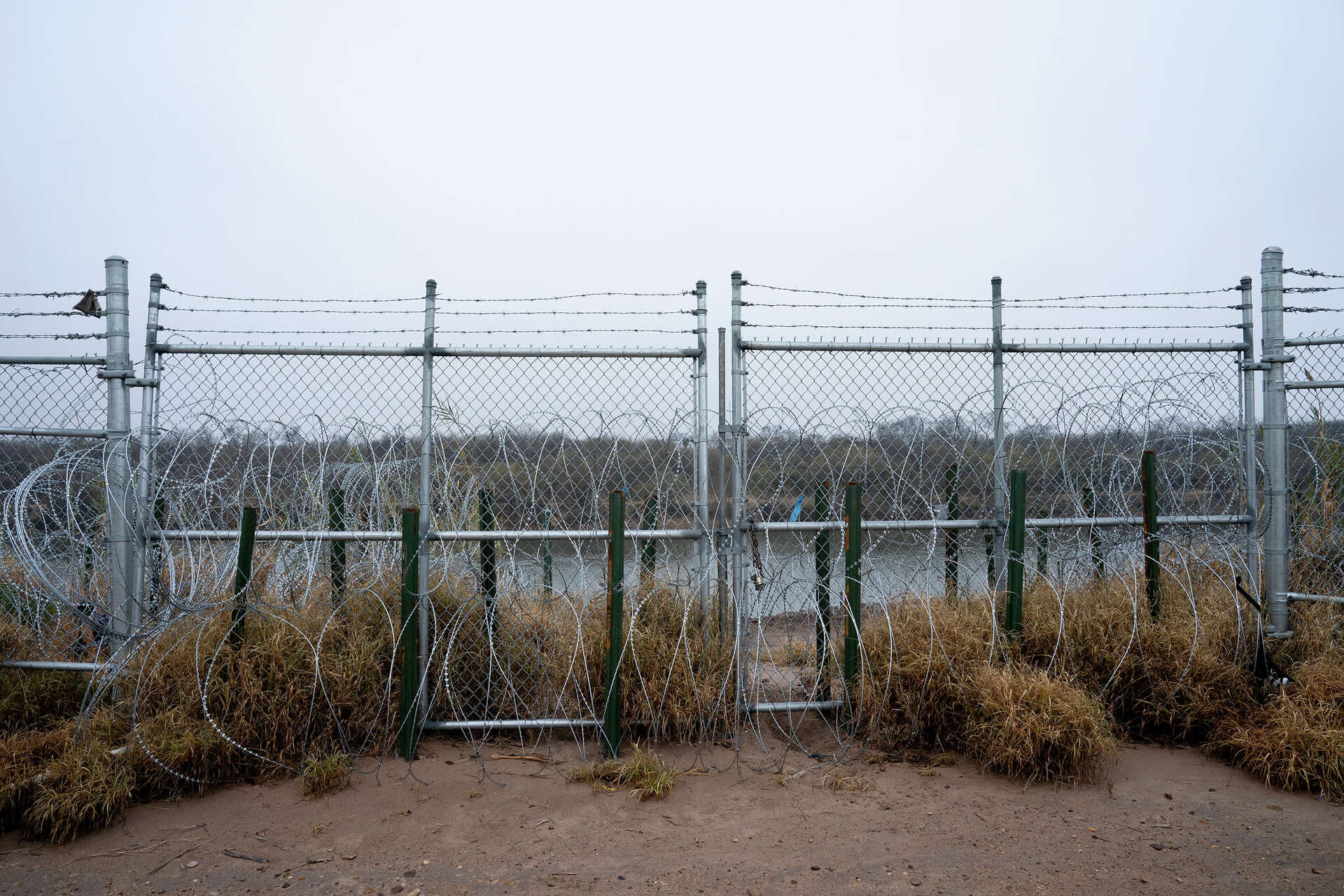 Some Republicans call for Texas to ignore Supreme Court border ruling