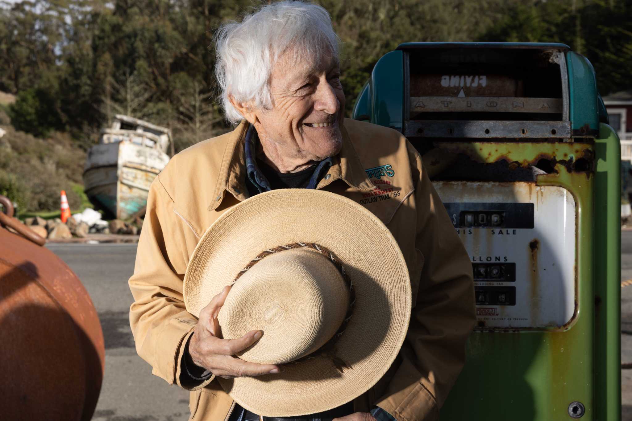 A sweet celebration of Ramblin’ Jack Elliott, still moving