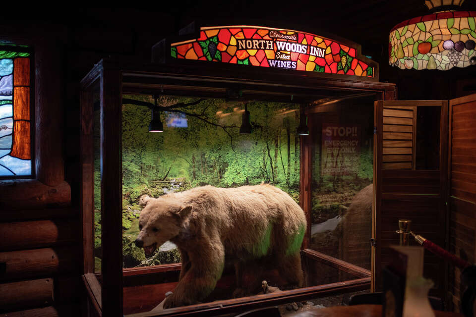 The small Calif. restaurant chain with big steaks and kitschy decor