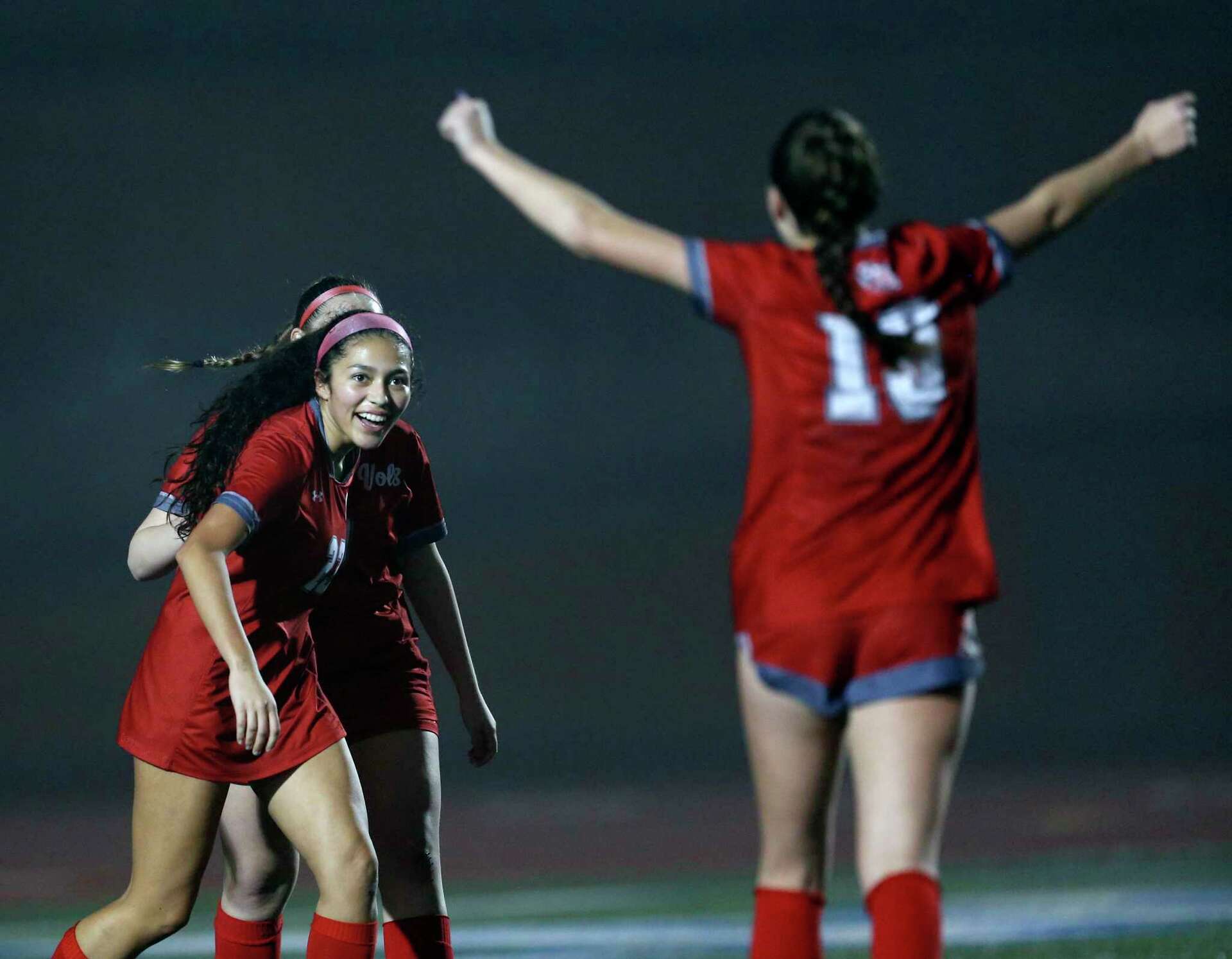 Miller leads LEE girls soccer to 28-6A win over Clark