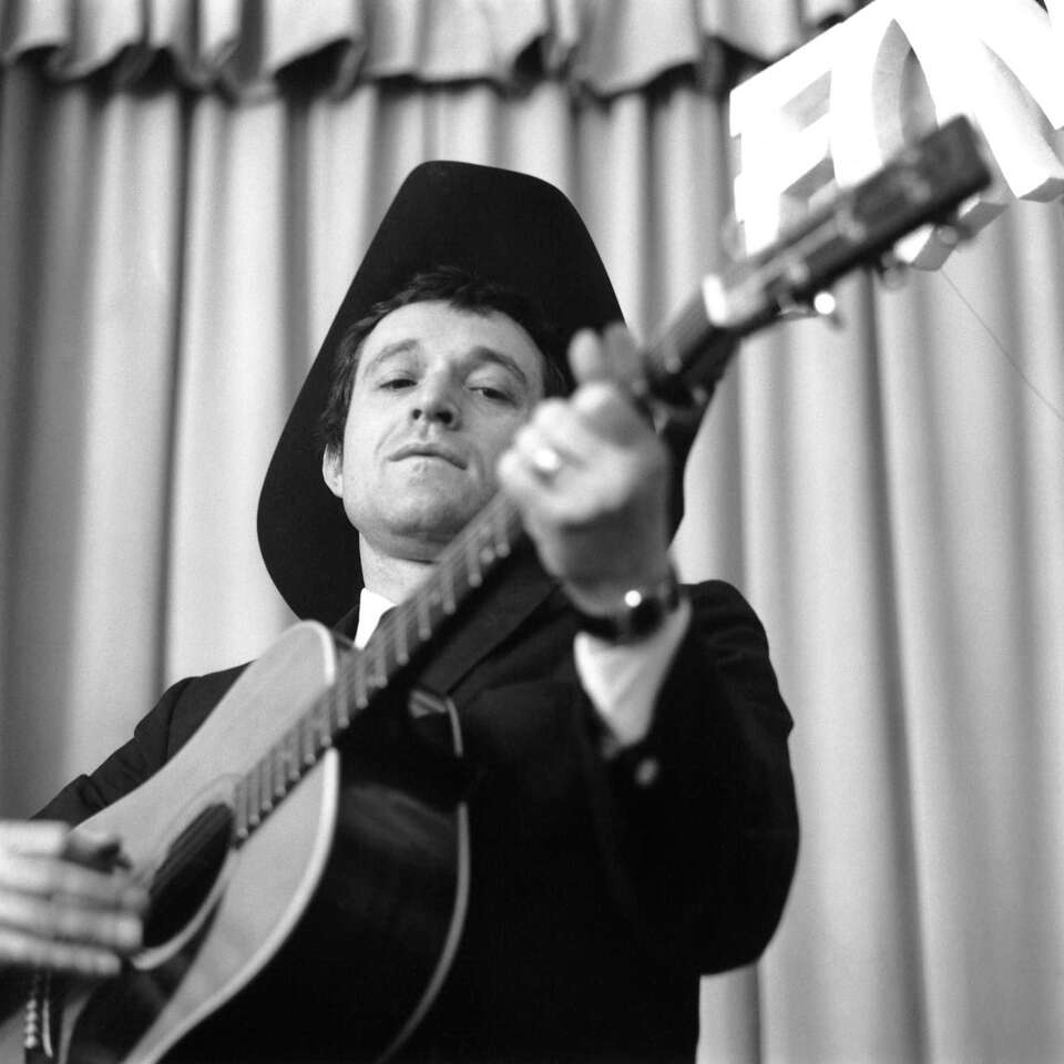 A sweet celebration of Ramblin’ Jack Elliott, still moving