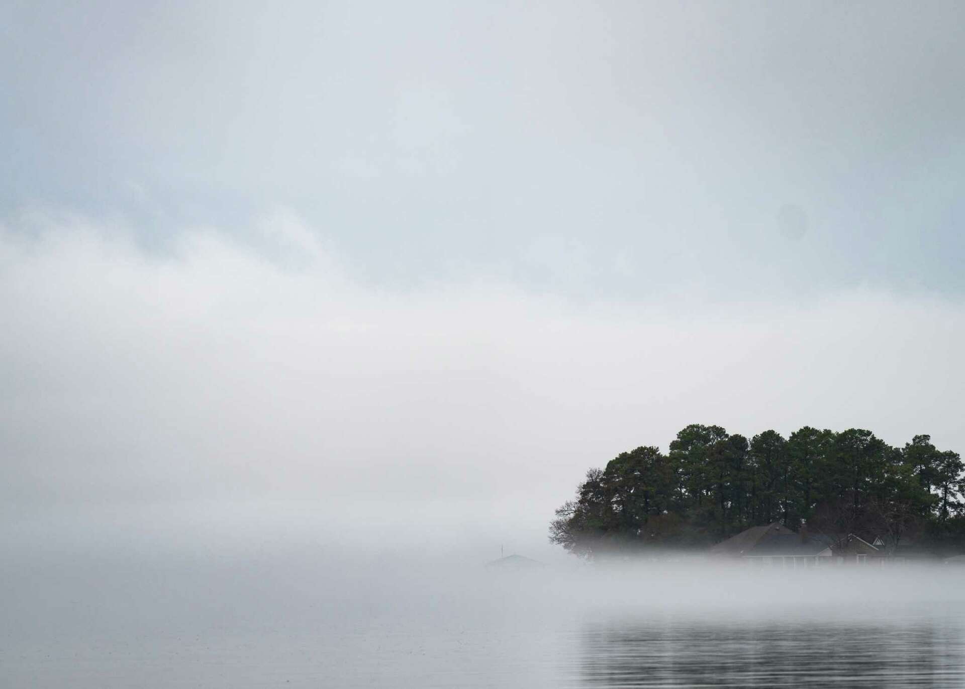 Teen drowns in Lake Conroe after falling from kayak