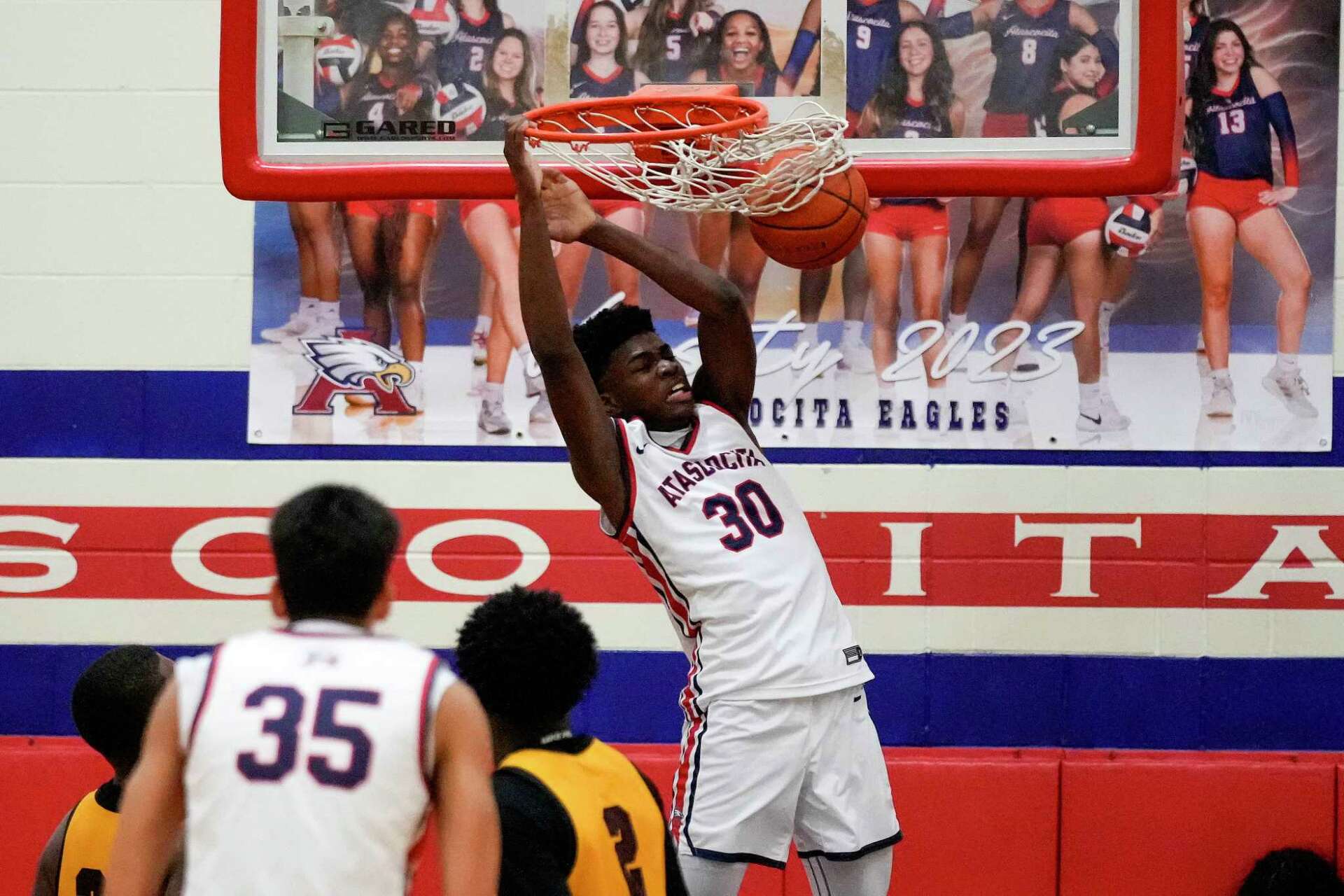 Atascocita holds off Beaumont United in District 21-6A showdown