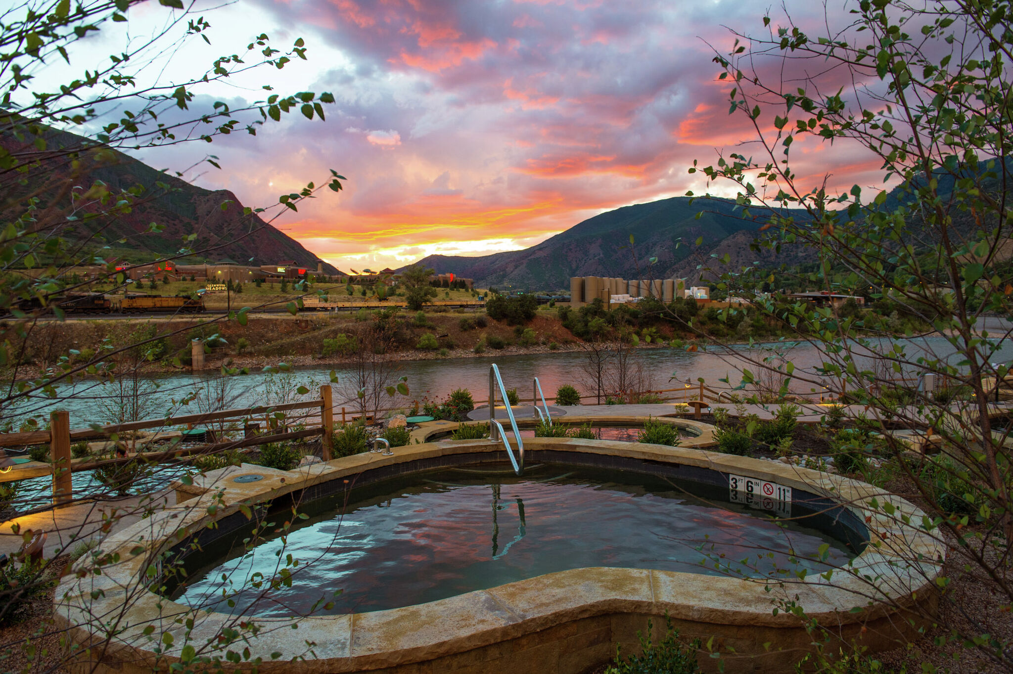 Glenwood Springs Hot Springs: Where to Stay, Soak and Eat