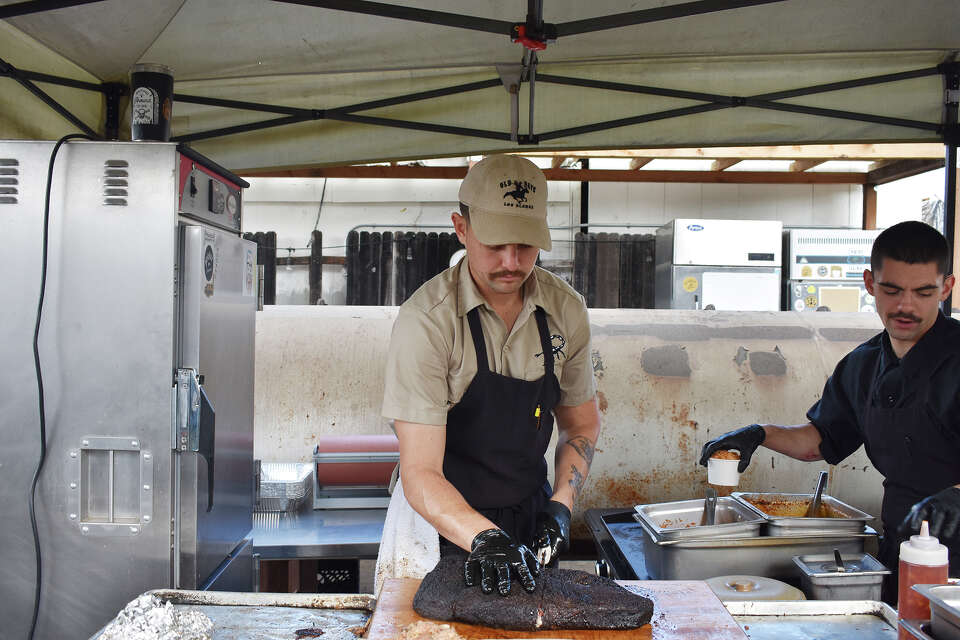 Why people are waiting hours for this Texas-style barbecue in Calif.