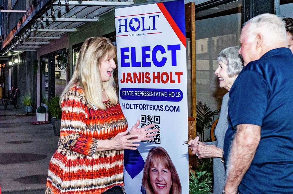 Abbott targets key voucher critic in Houston-area Republican primary