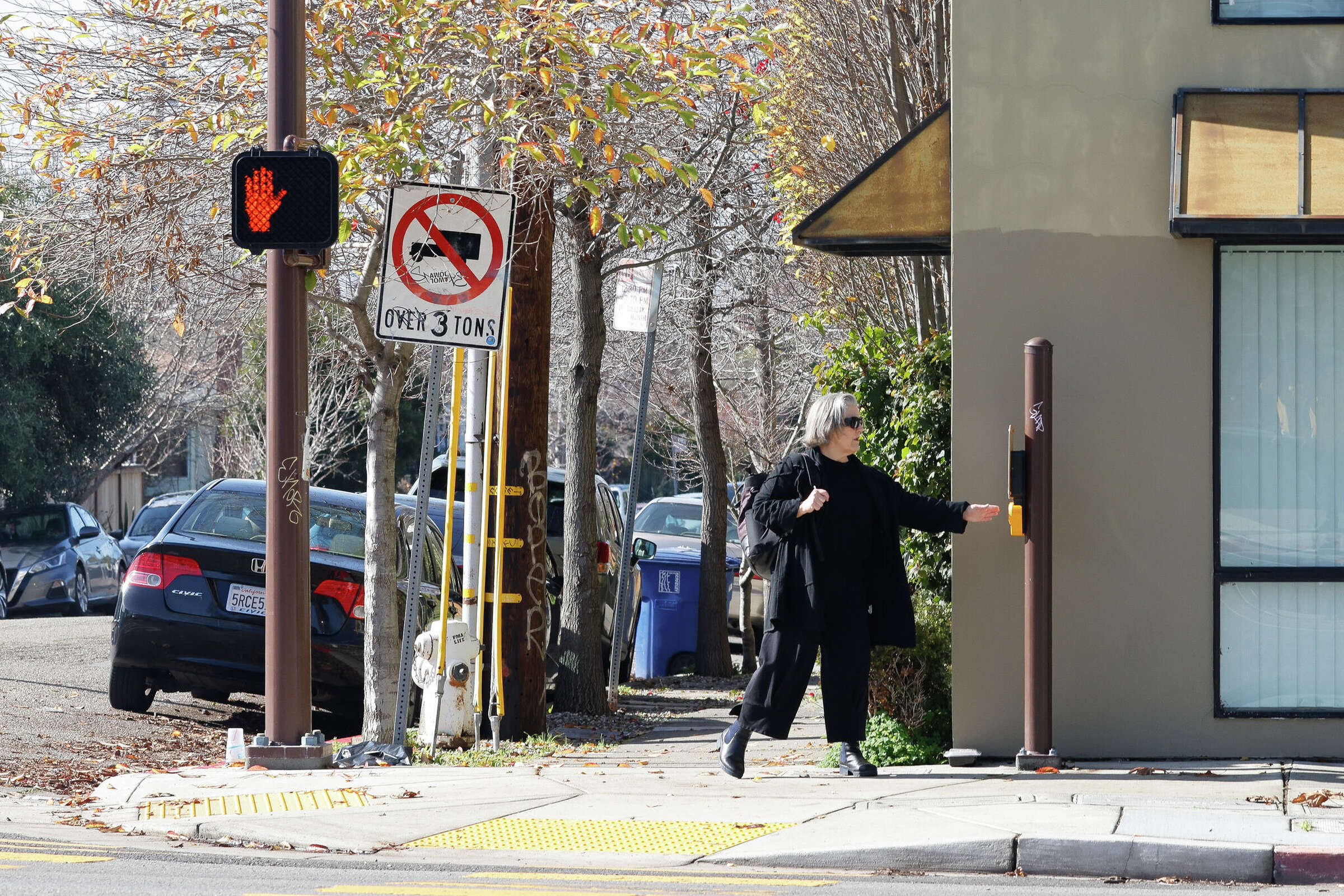HAWK traffic signals on the rise in Bay Area. Here’s what they do