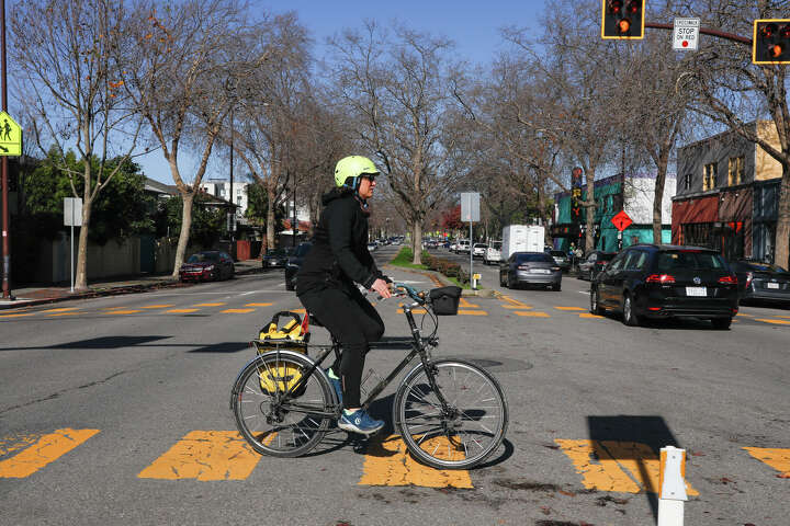 HAWK traffic signals on the rise in Bay Area. Here’s what they do