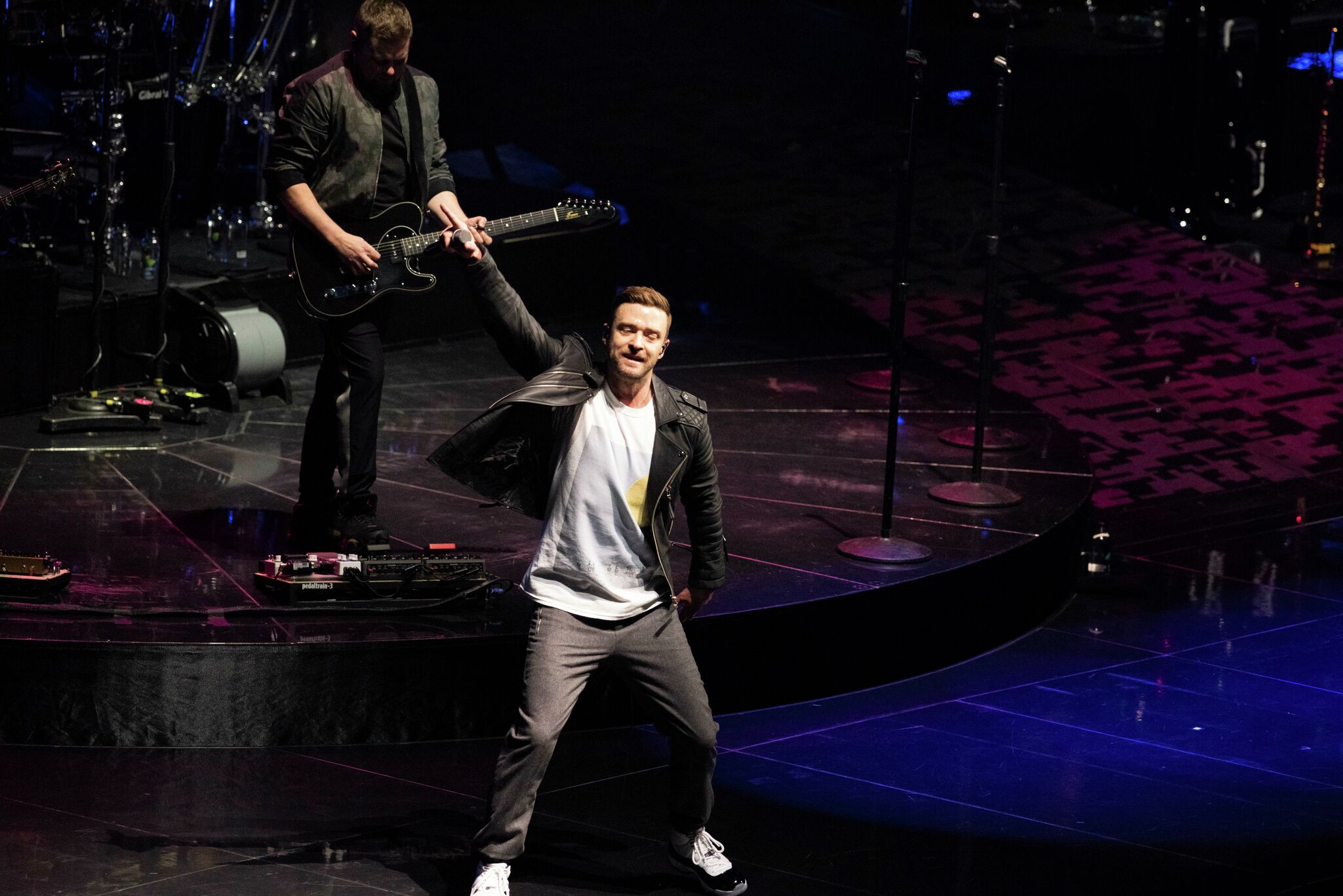 Justin Timberlake pauses Austin performance to check on fan