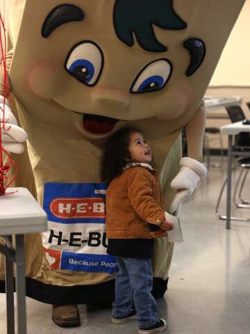 San Antonio toddler gets birthday wish, meets H-E-Buddy