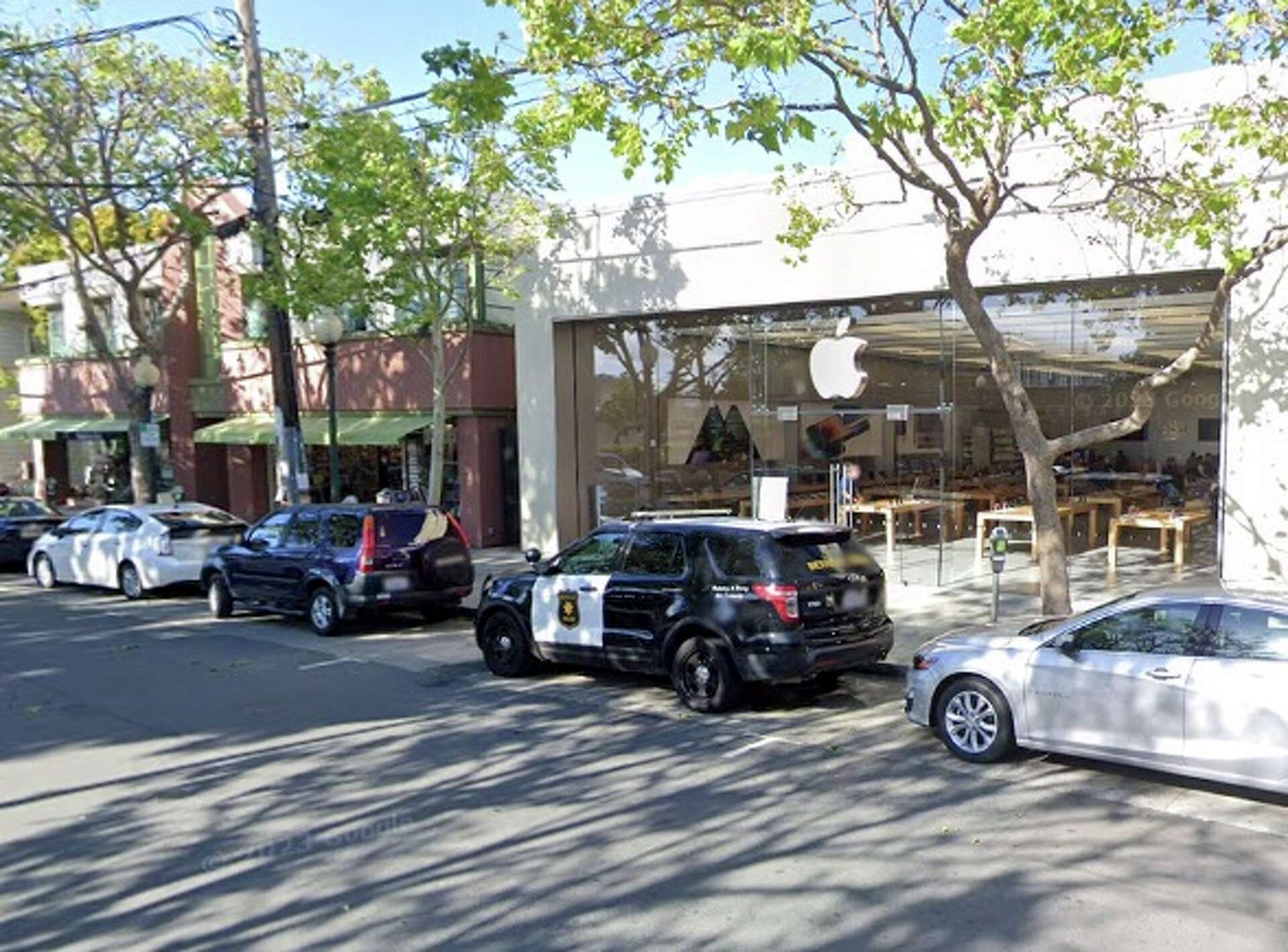 Thieves hit Berkeley Apple Store twice in 24 hours, police say