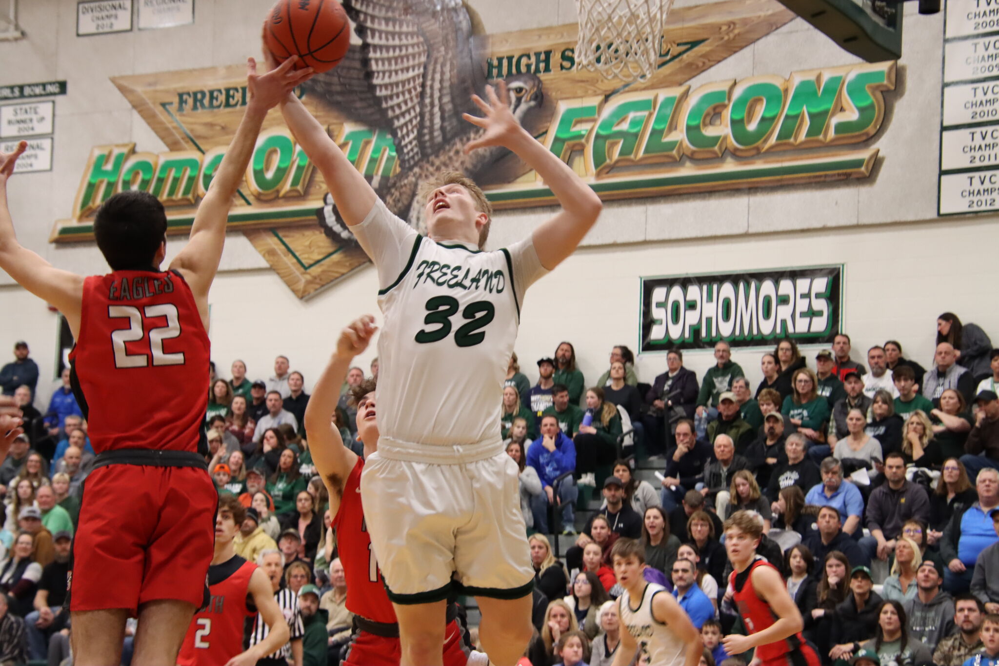 Freeland boys sweep F'muth in front of huge crowd