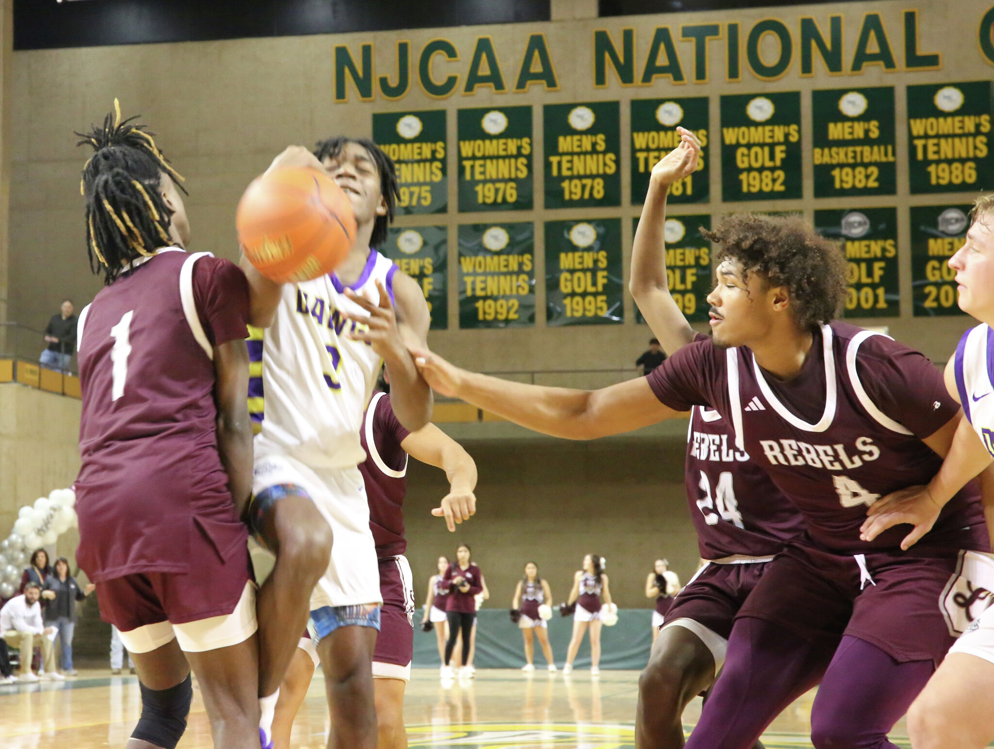 Midland Legacy boys squeak past Midland High in crosstown thriller