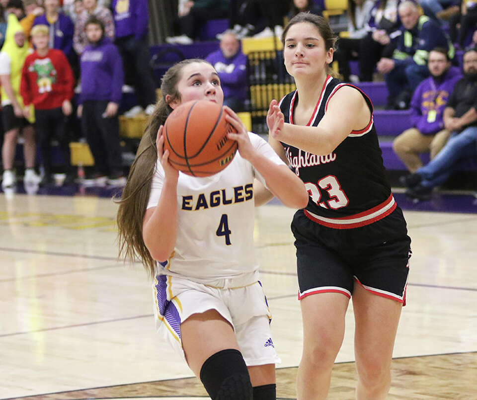 Edwards, Ogden shoot Eagles to Valley victory over Triad