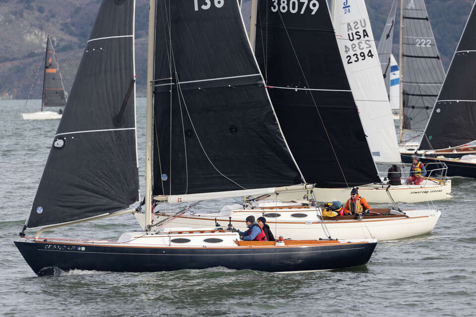 West Coast’s largest boat race draws hundreds of competitors