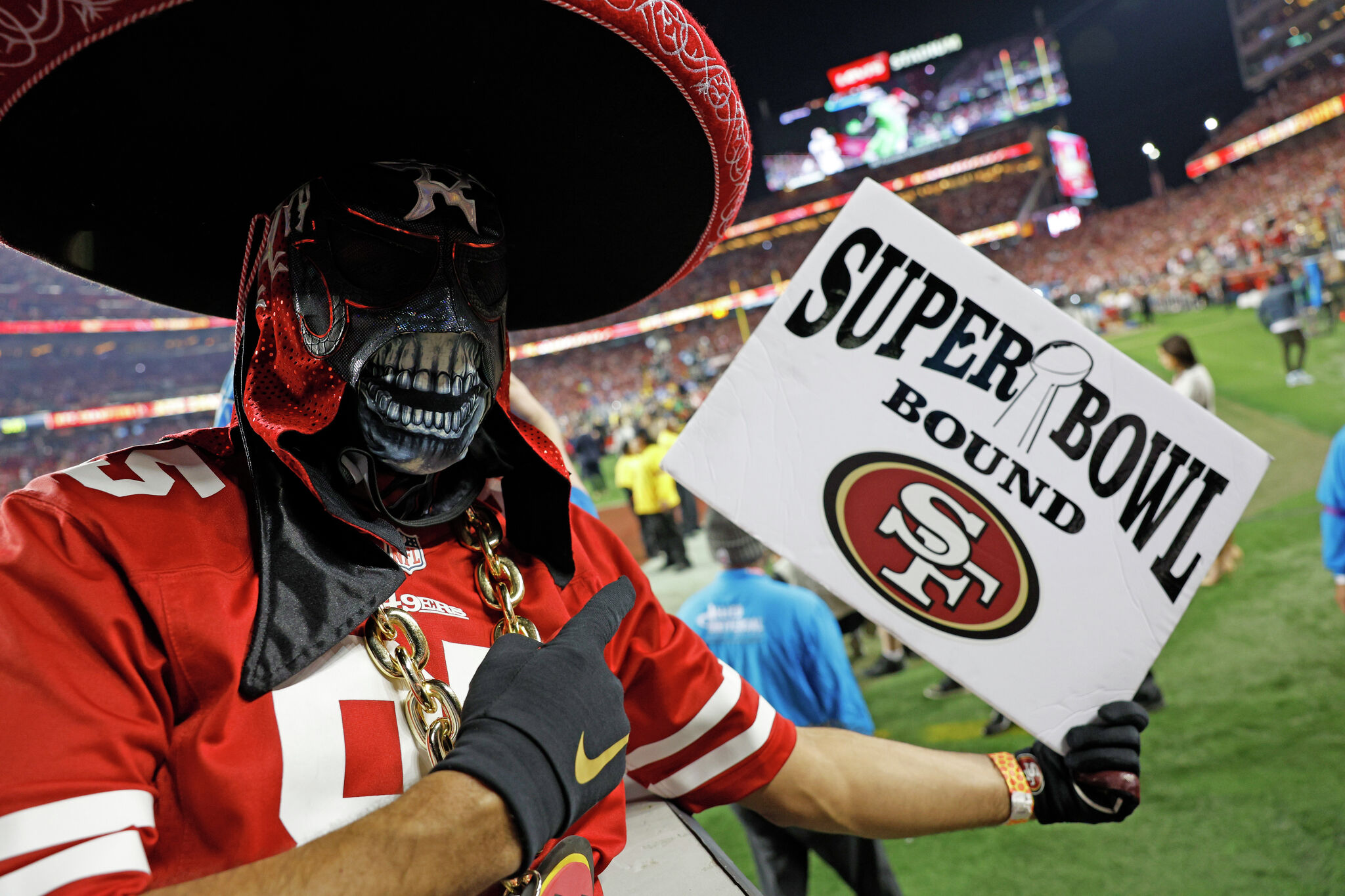 S.F. 49ers fans celebrate comeback win at Levi’s Stadium