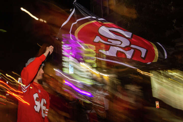 49ers fans went wild in SF Mission District after team made Super Bowl