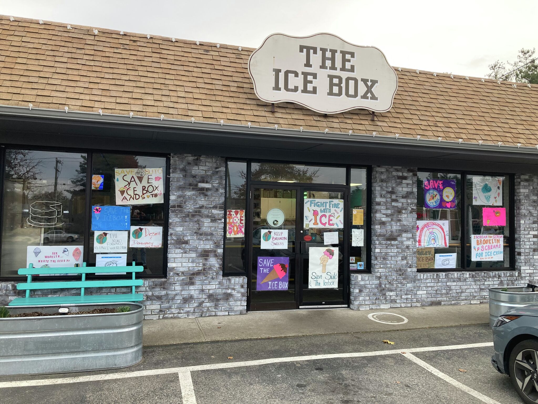 Owners of The Ice Box in Brooklyn say new town ordinance aimed at them