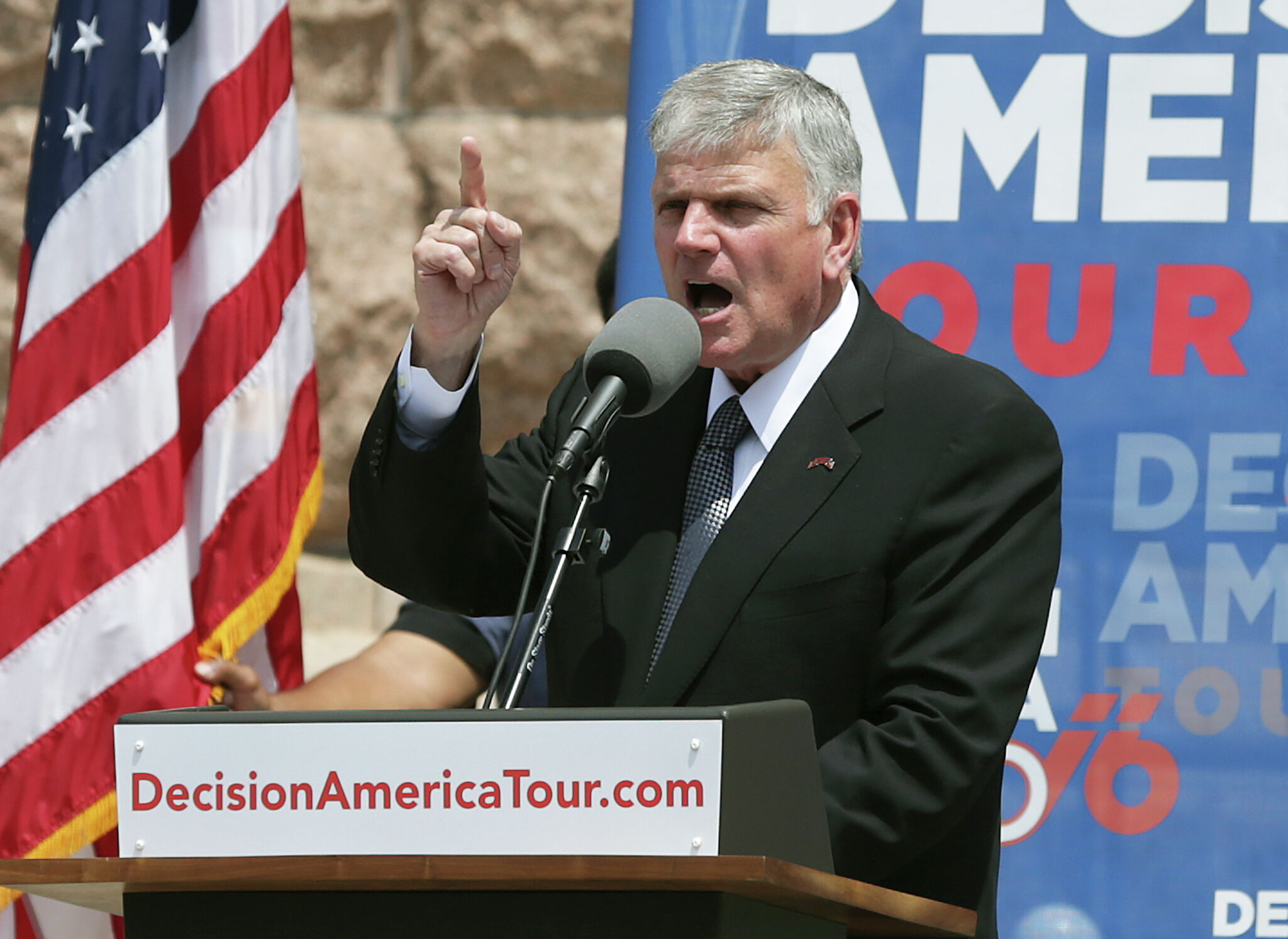 National petition asks Franklin Graham to stay away from the border