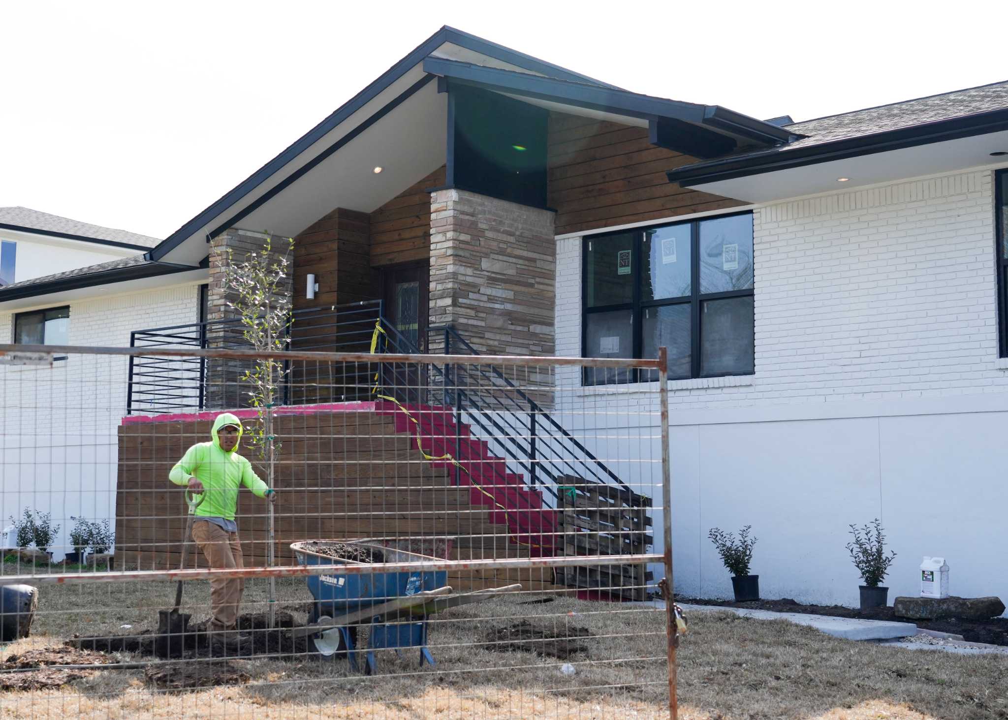 Houston extends federal flood mitigation contract for home elevations