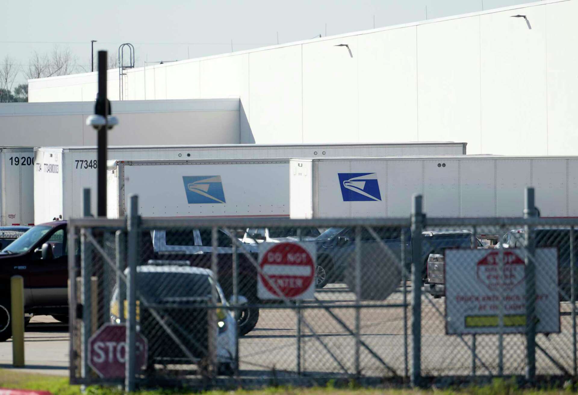 Politicians raise new concerns about USPS after Houston mail delays