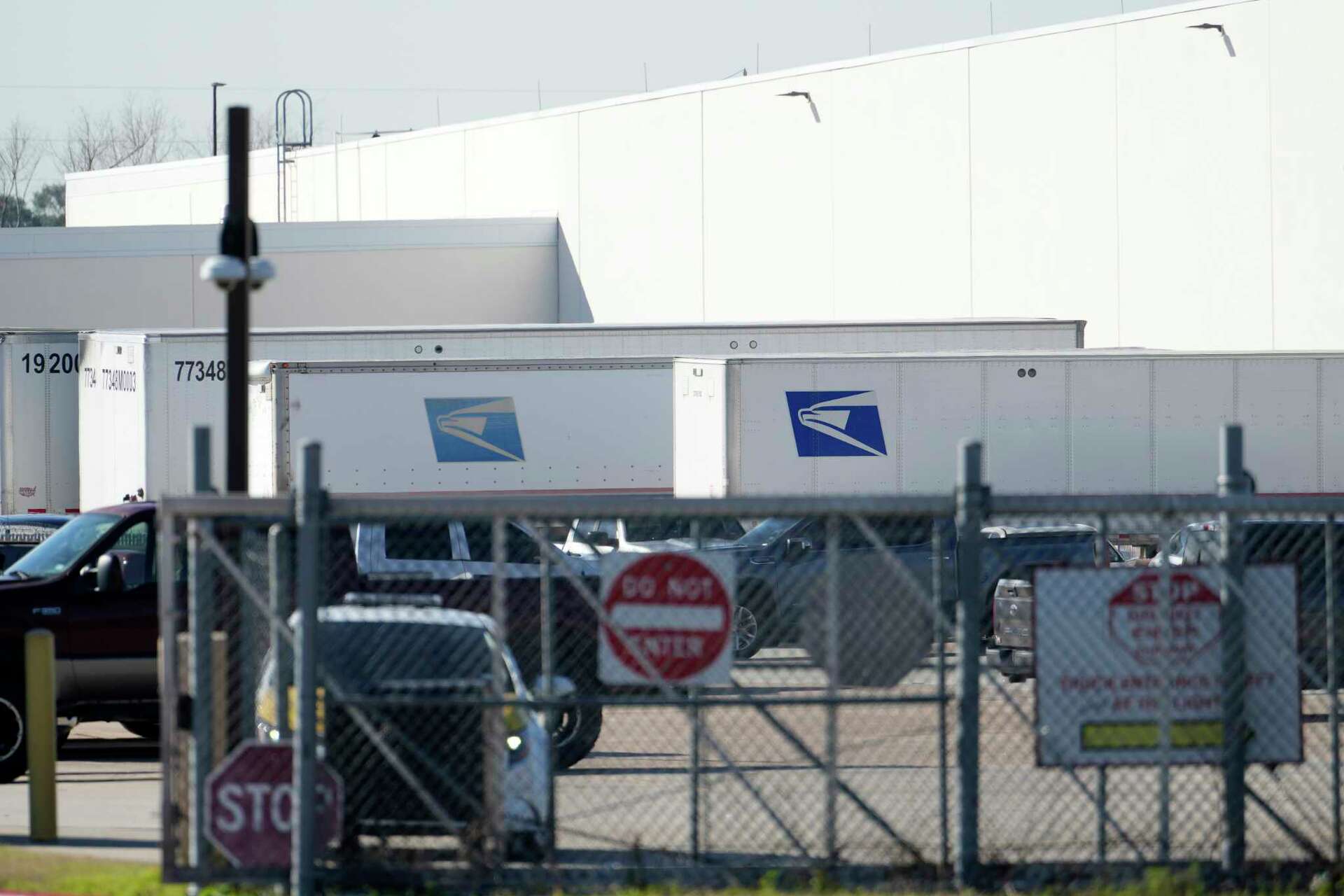 Politicians raise new concerns about USPS after Houston mail delays