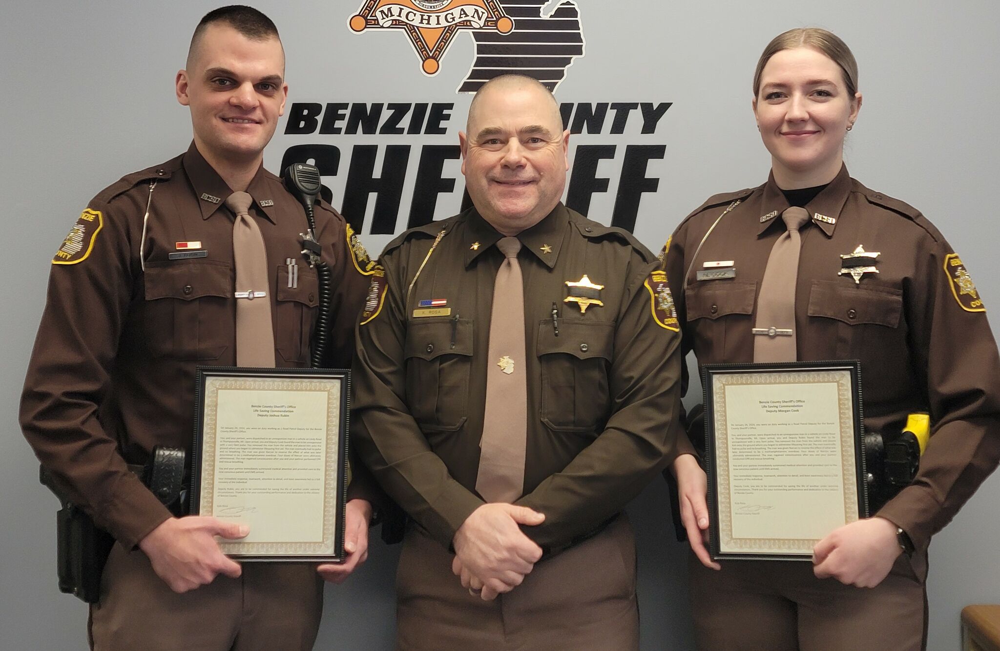 2 Benzie County deputies revive unresponsive man on roadside