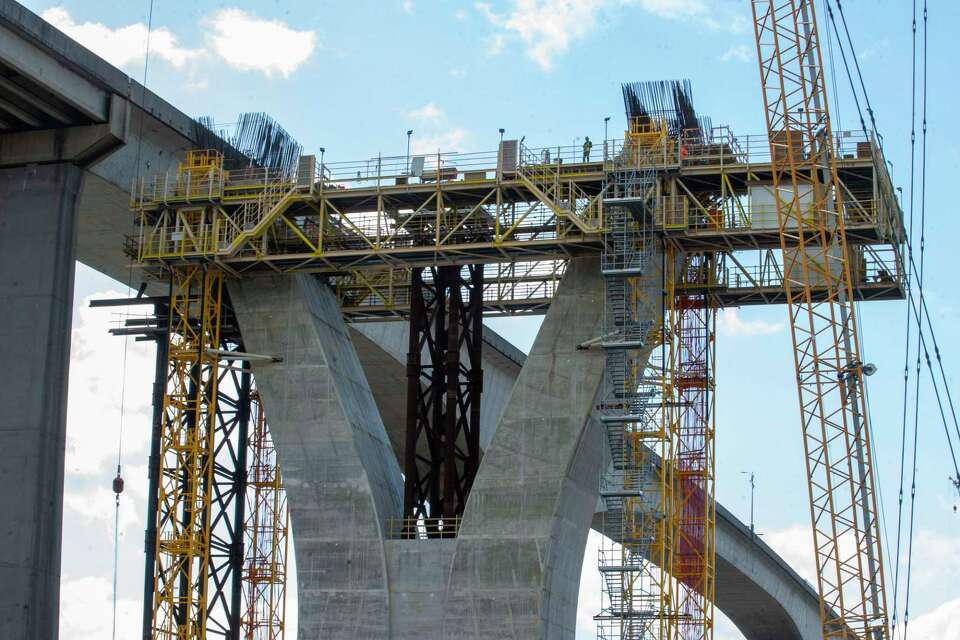 Lane reopens on southbound Ship Channel Bridge as work proceeds