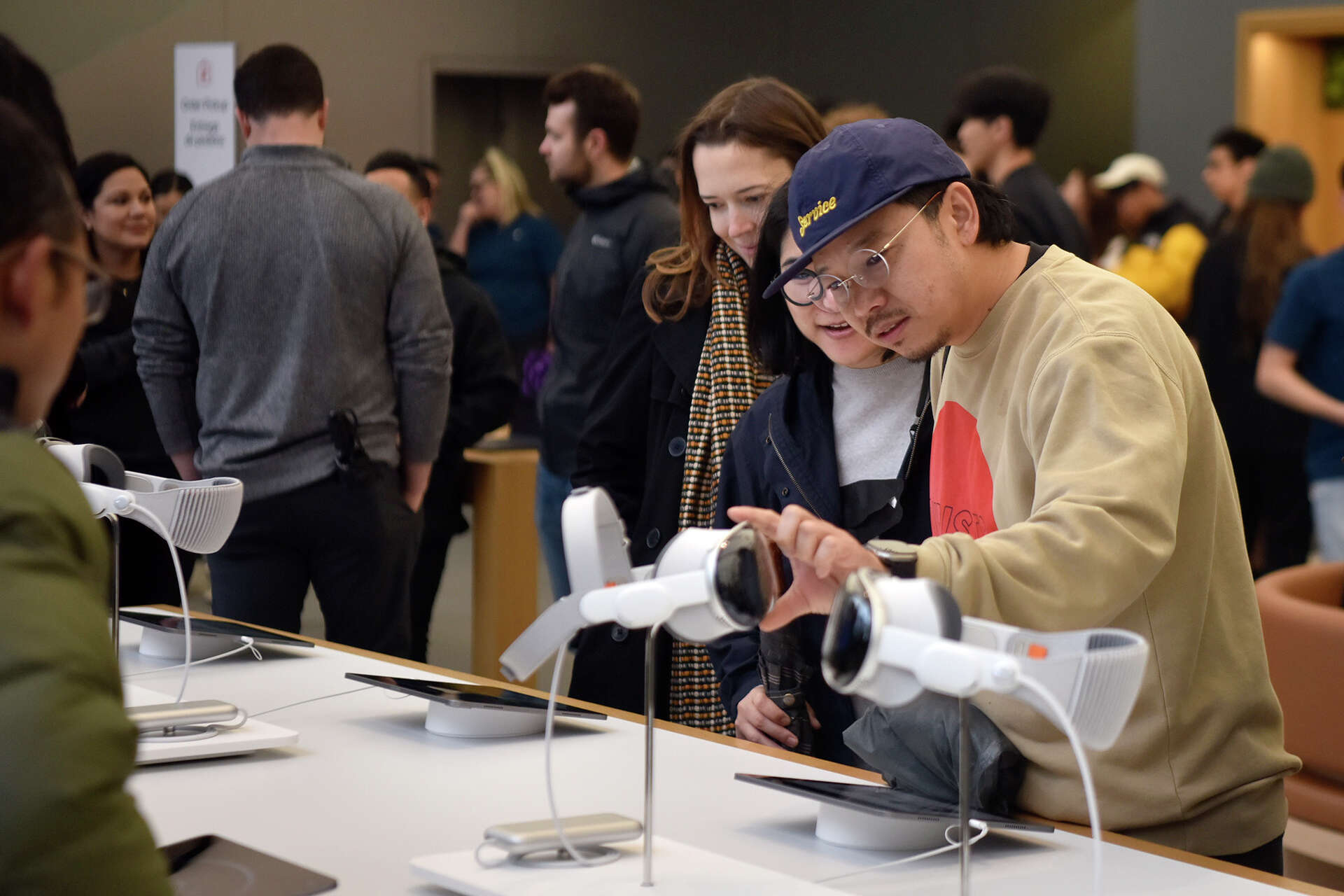 Apple employees outnumbered customers at Vision Pro launch in SF