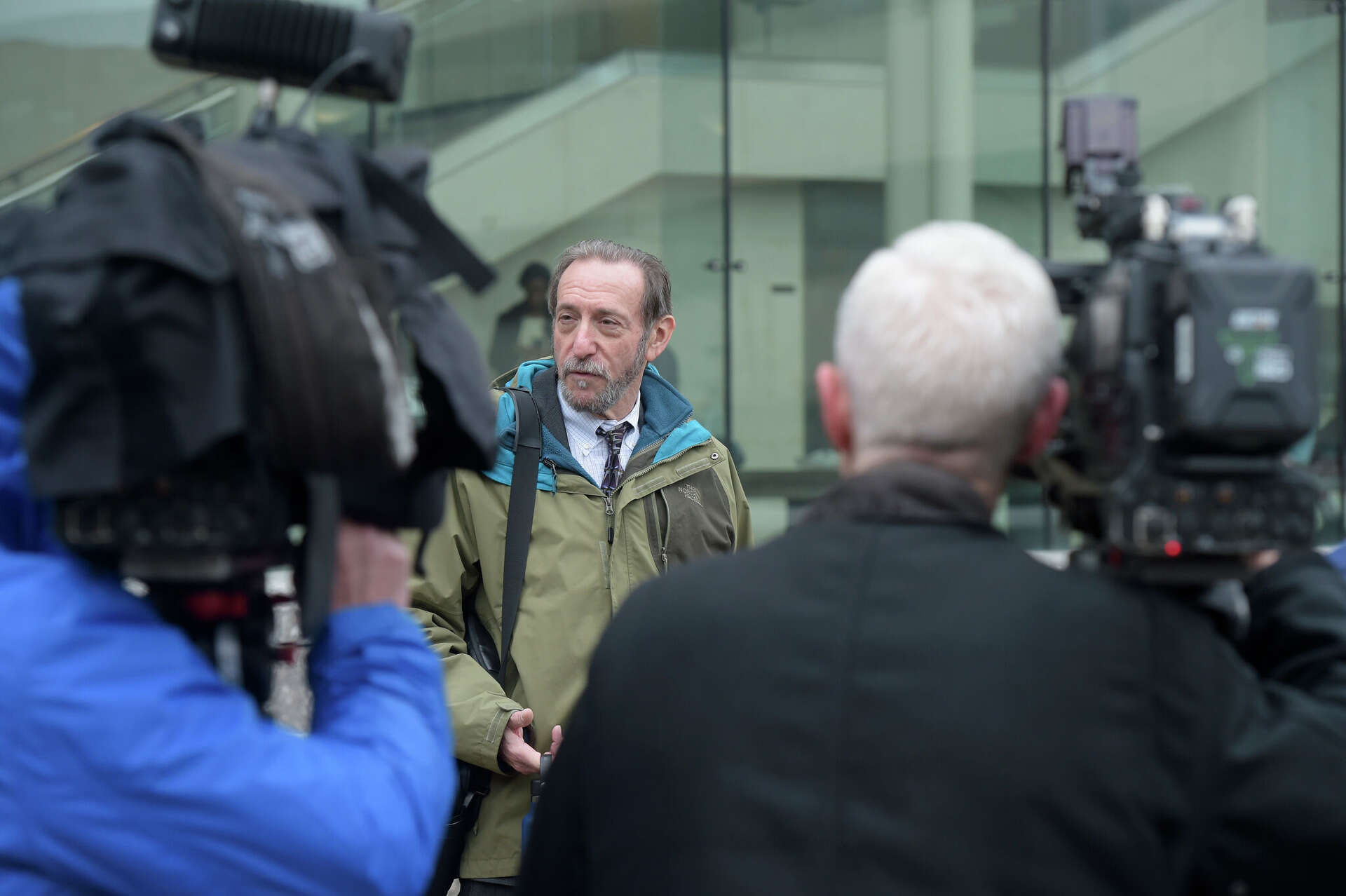 5 human hairs found in Dulos case, expert testifies in Troconis trial