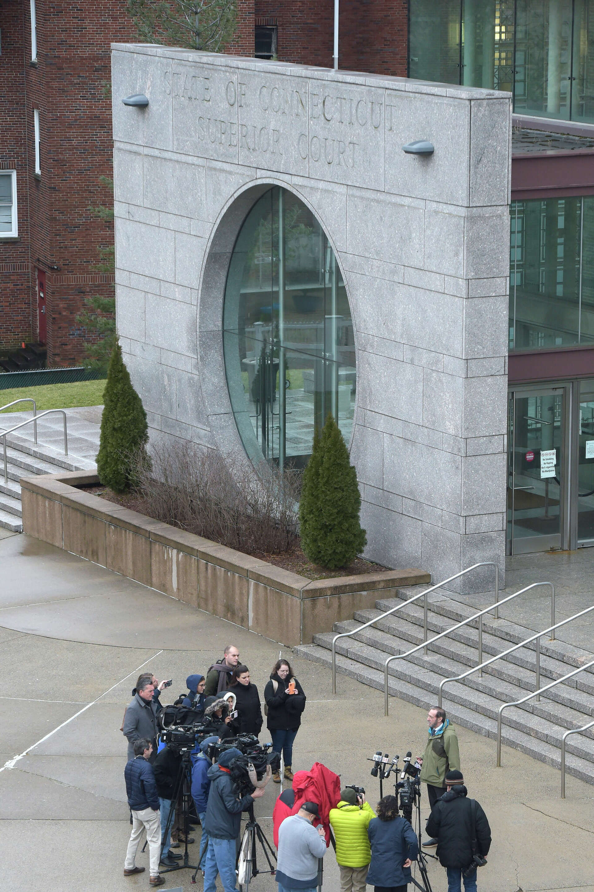 5 human hairs found in Dulos case, expert testifies in Troconis trial