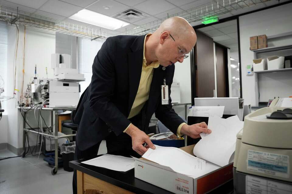 Administrators work to reduce backlog at Houston's city crime lab