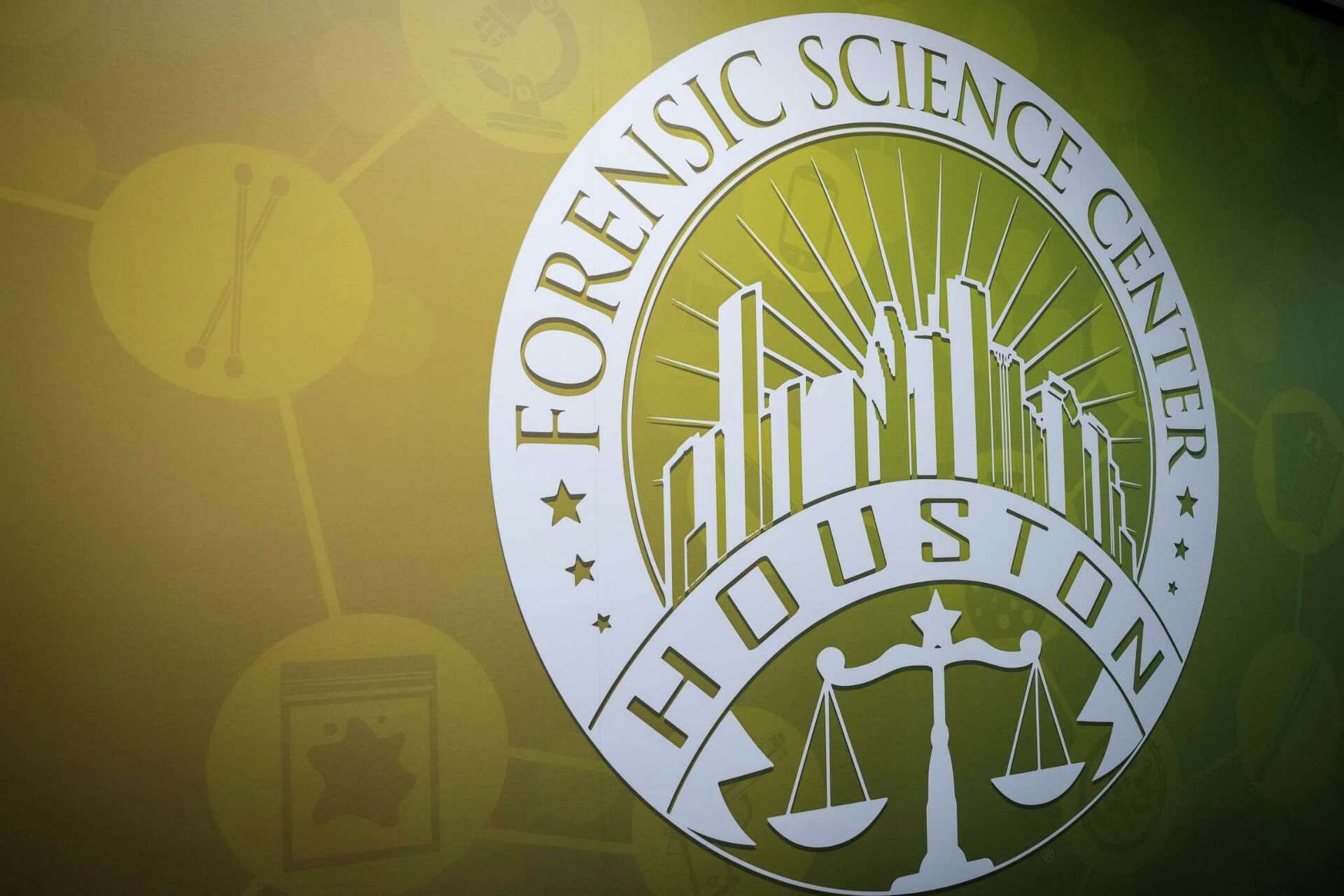 Houston forensic analyst fired, hundreds of cases being reviewed