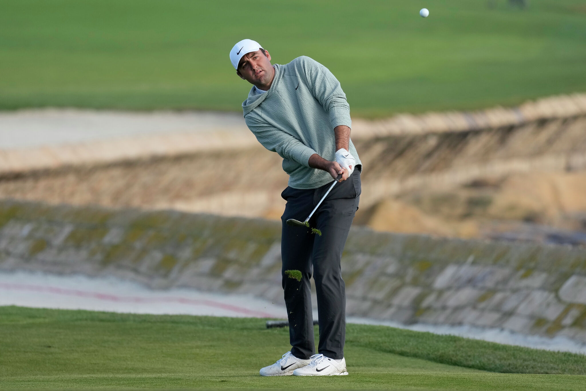 No. 1 Scottie Scheffler soars into first-place tie at Pebble Beach