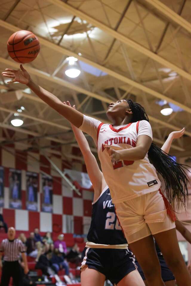 Antonian's Kyzarriah Fox selected girls basketball Player of the Week