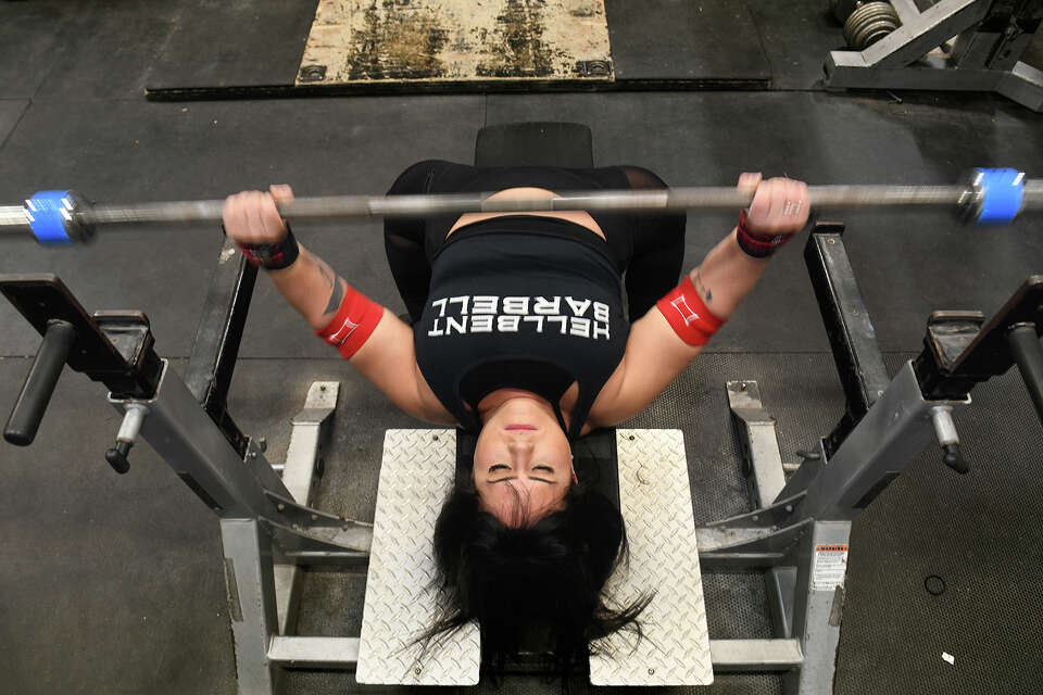 Hamden powerlifter, Bridgeport nurse breaks female bench press record