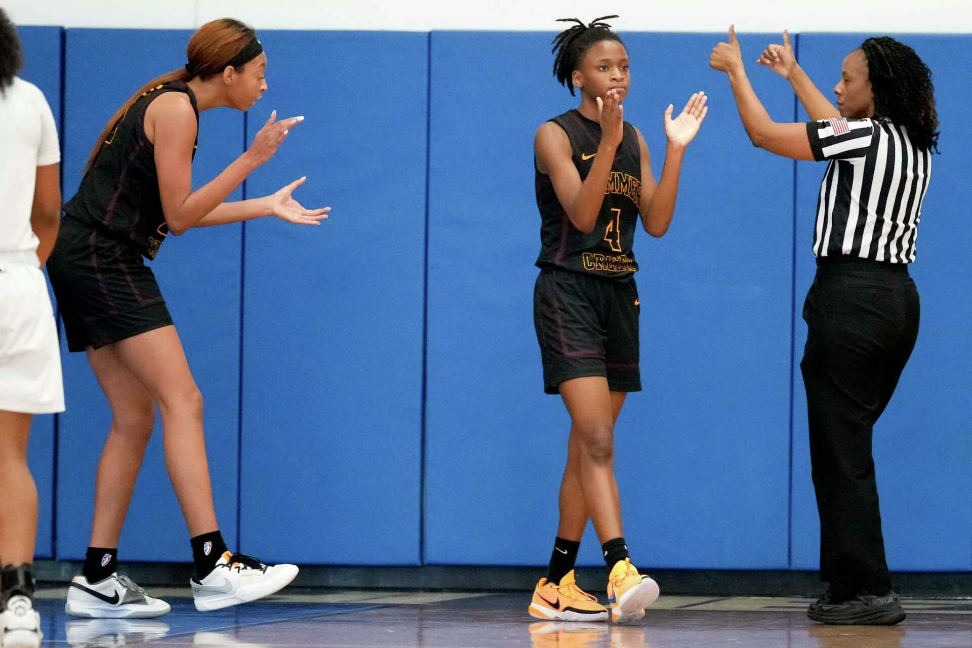 Summer Creek Bulldogs beat C.E. King Panthers, take first place