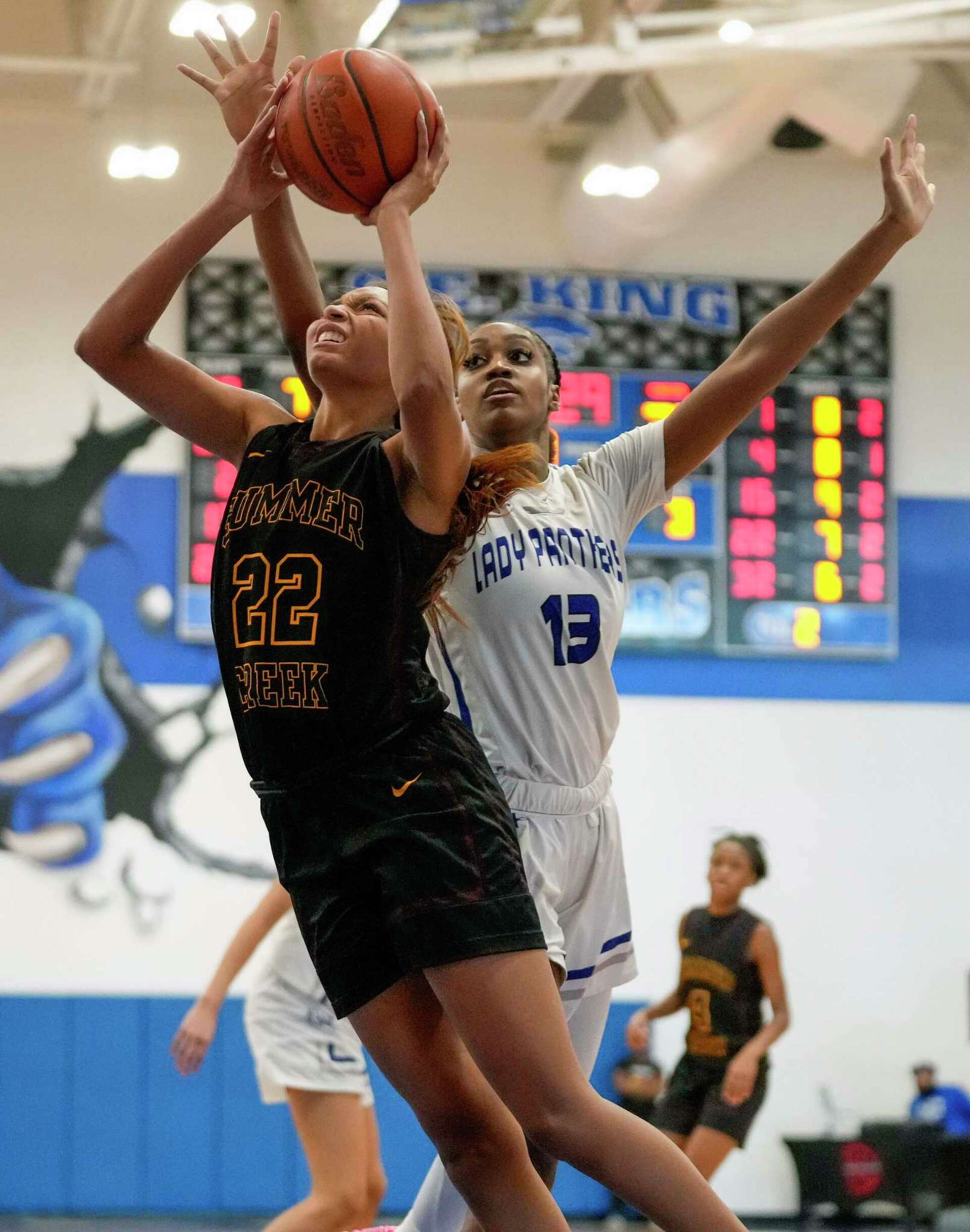 Summer Creek Bulldogs beat C.E. King Panthers, take first place