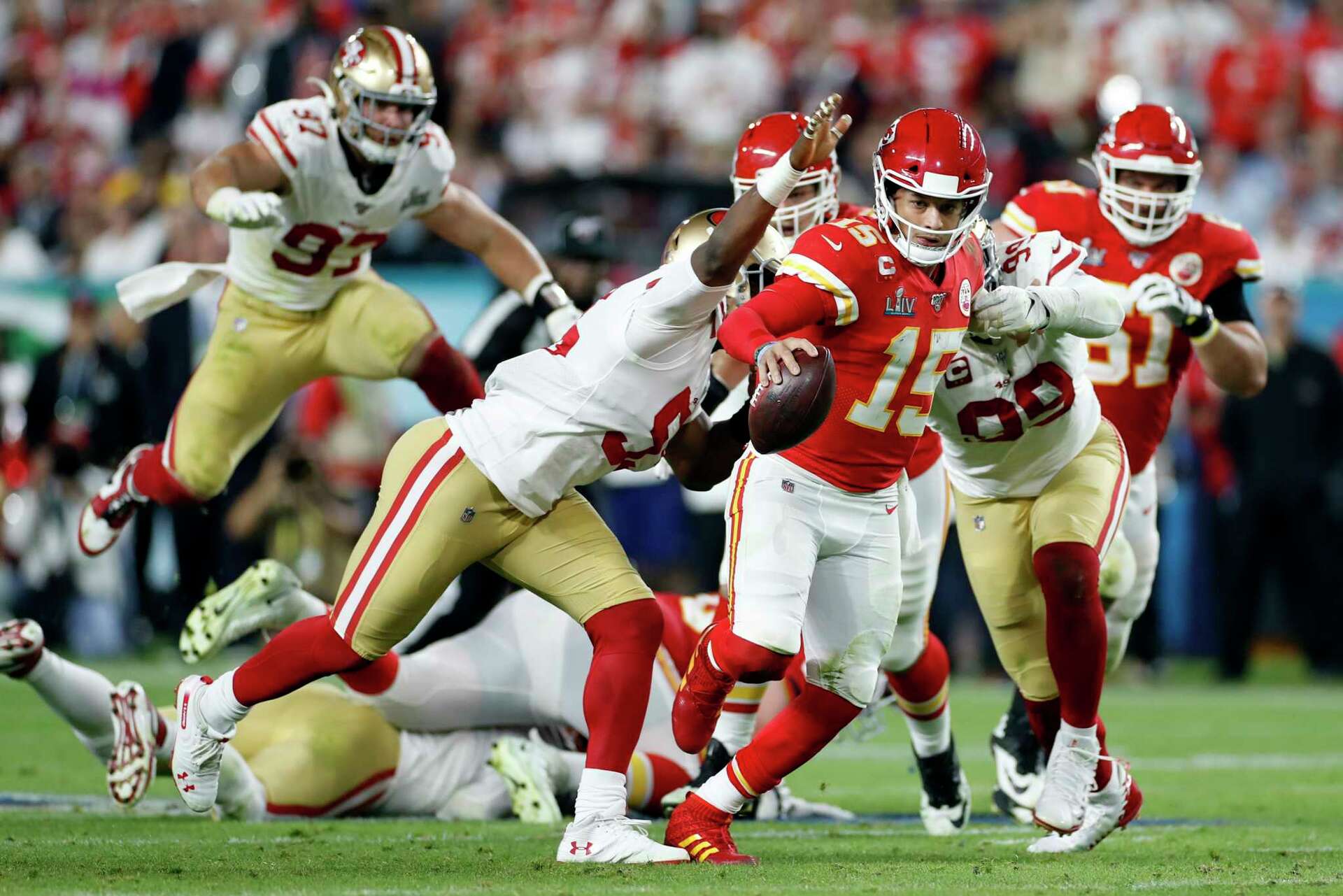 How can 49ers contain Chiefs QB Patrick Mahomes in SB LVIII?