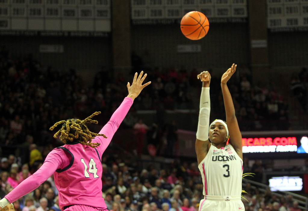 UConn women's basketball's Aaliyah Edwards, KK Arnold honored