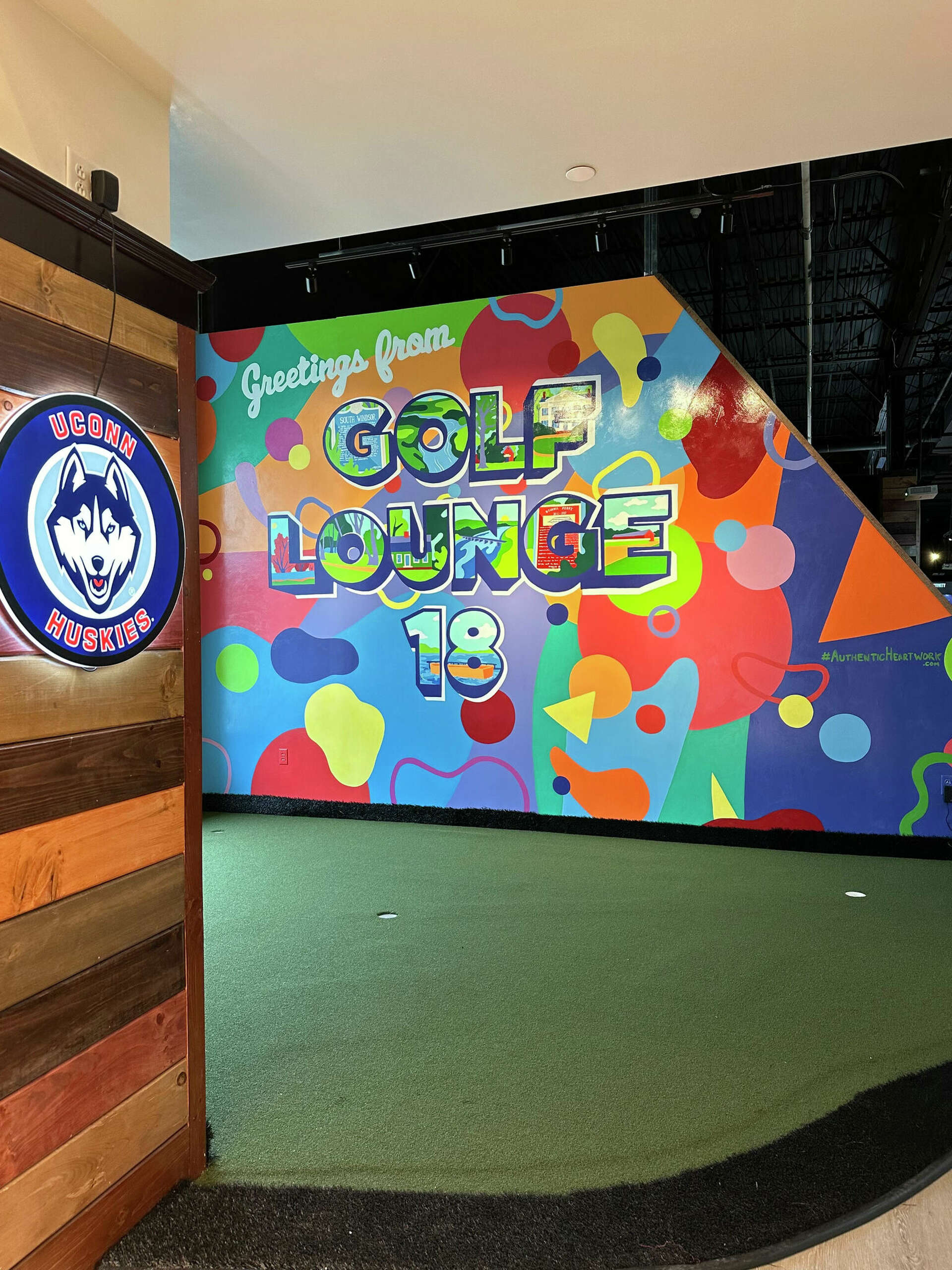 Golf Lounge 18 opens at South Windsor's Evergreen Walk