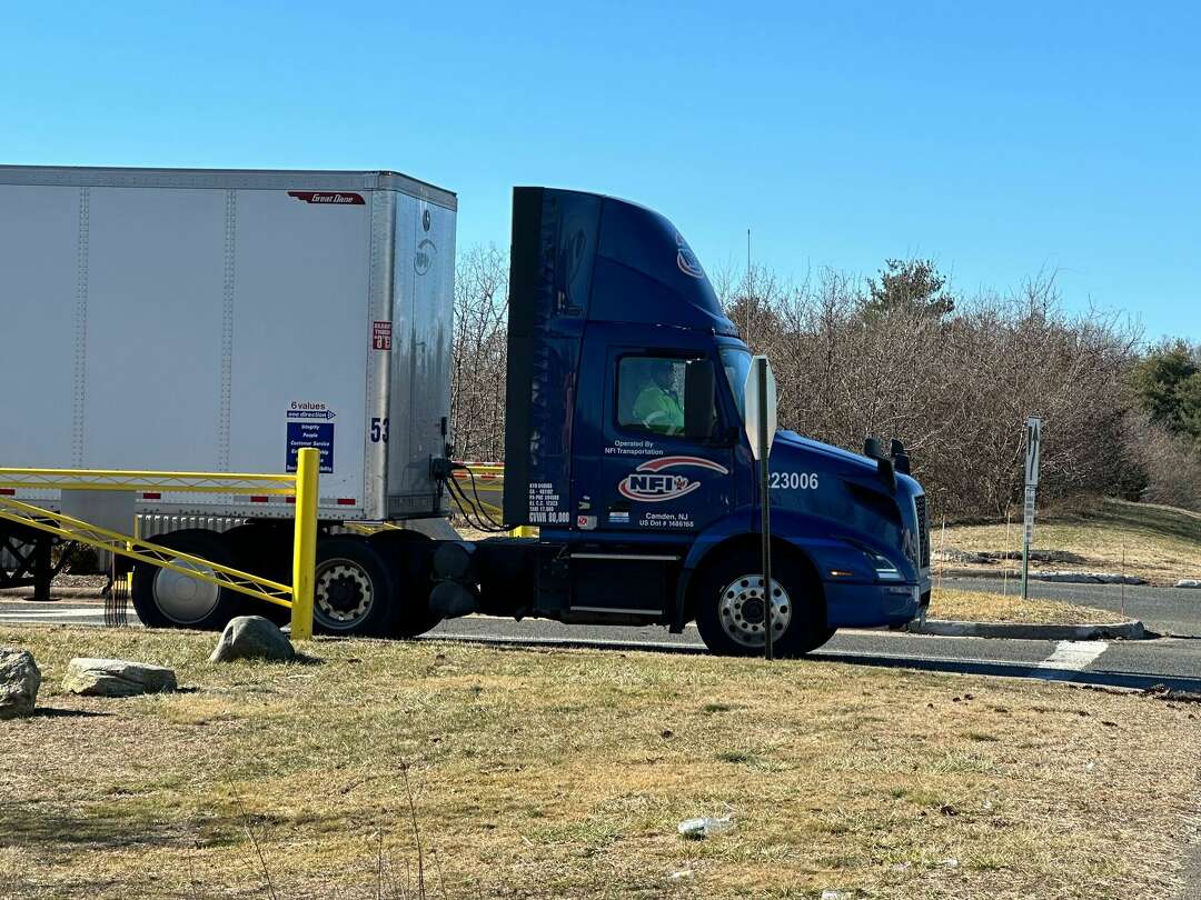 Freight Handlers Inc. to lay off nearly 400 employees in Manchester