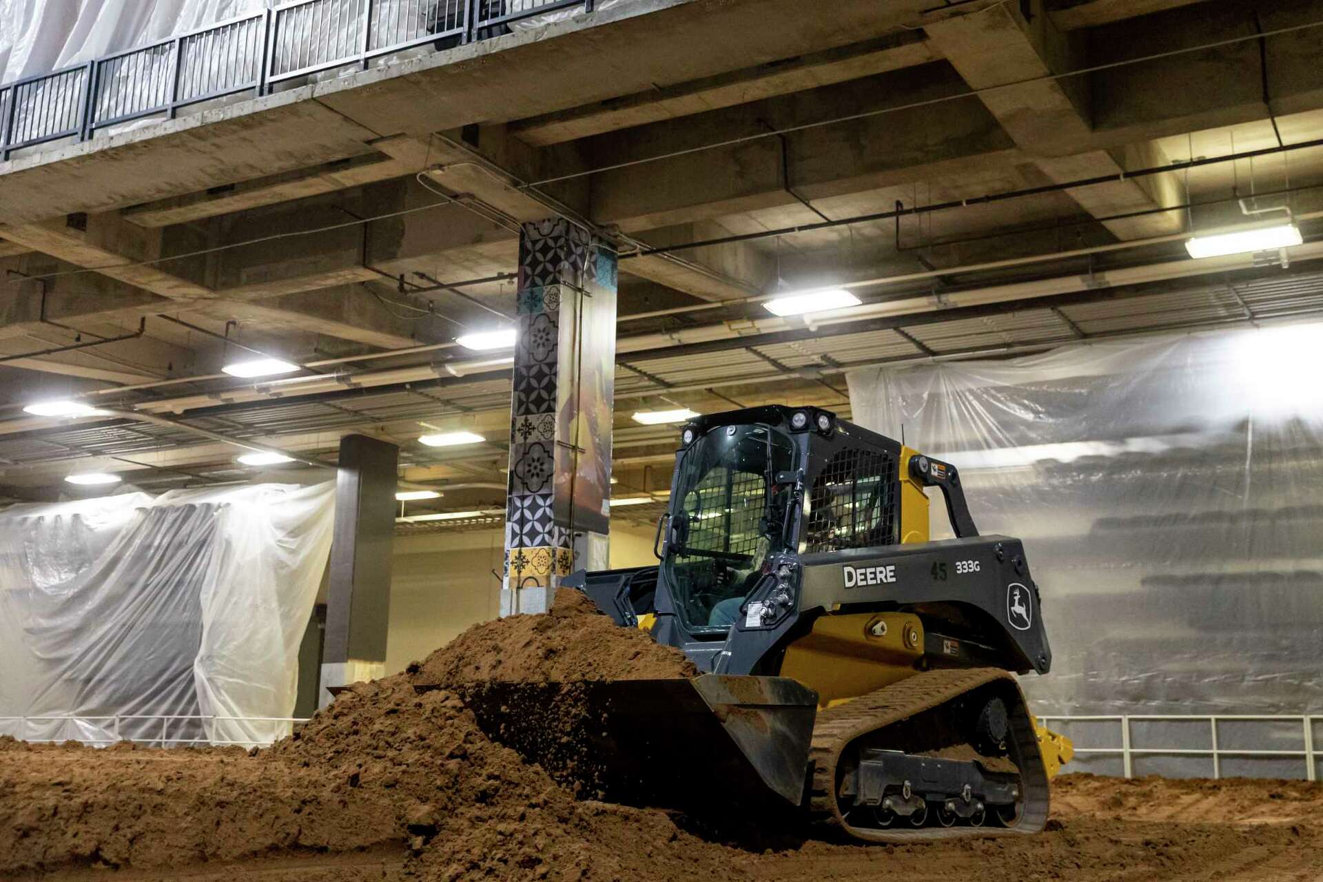 San Antonio Spurs home transforms into rodeo arena
