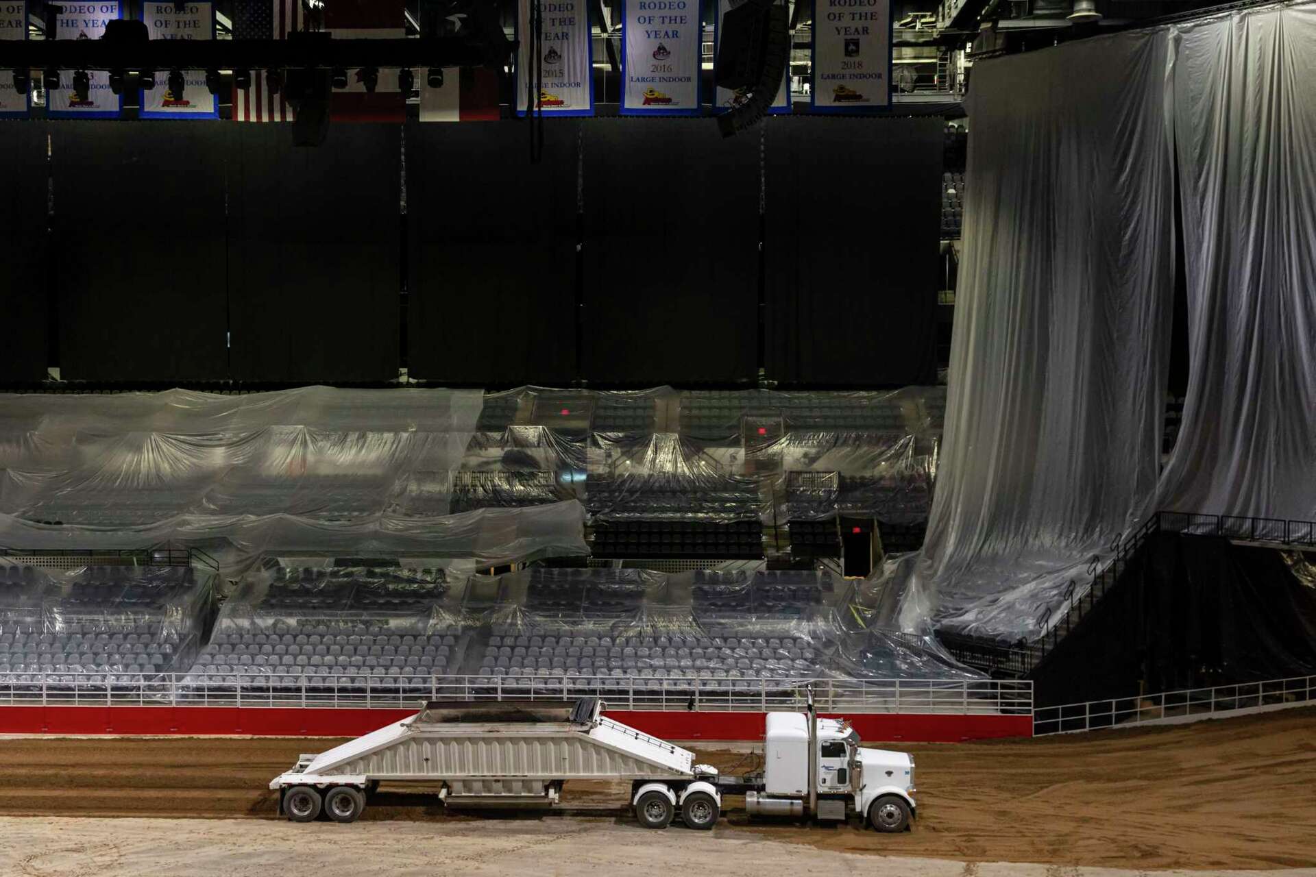 San Antonio Spurs home transforms into rodeo arena