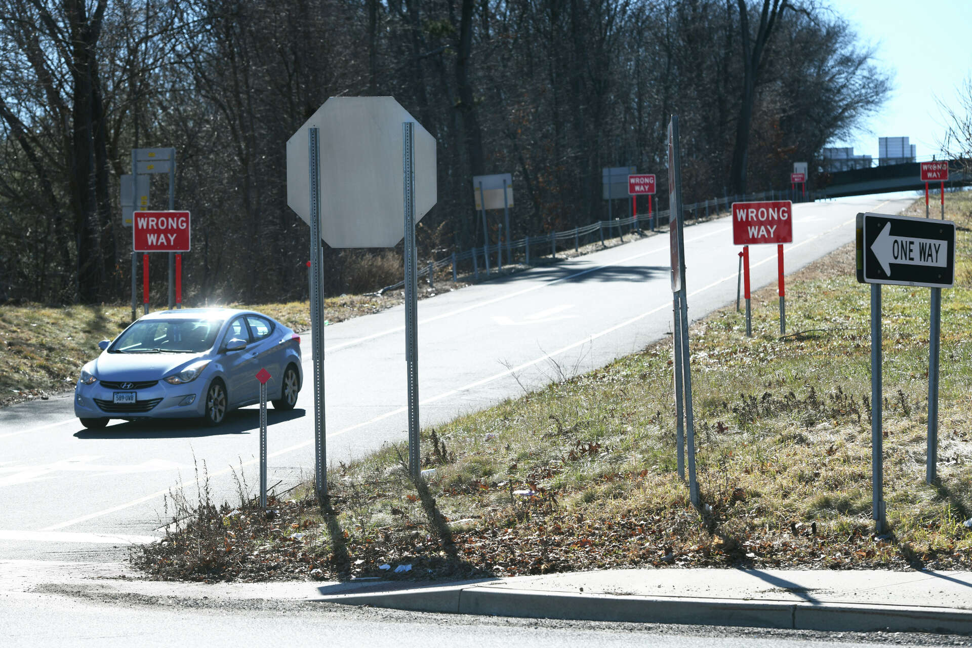 Official: Bridgeport cops fatally shoot suspect after chase to Ansonia